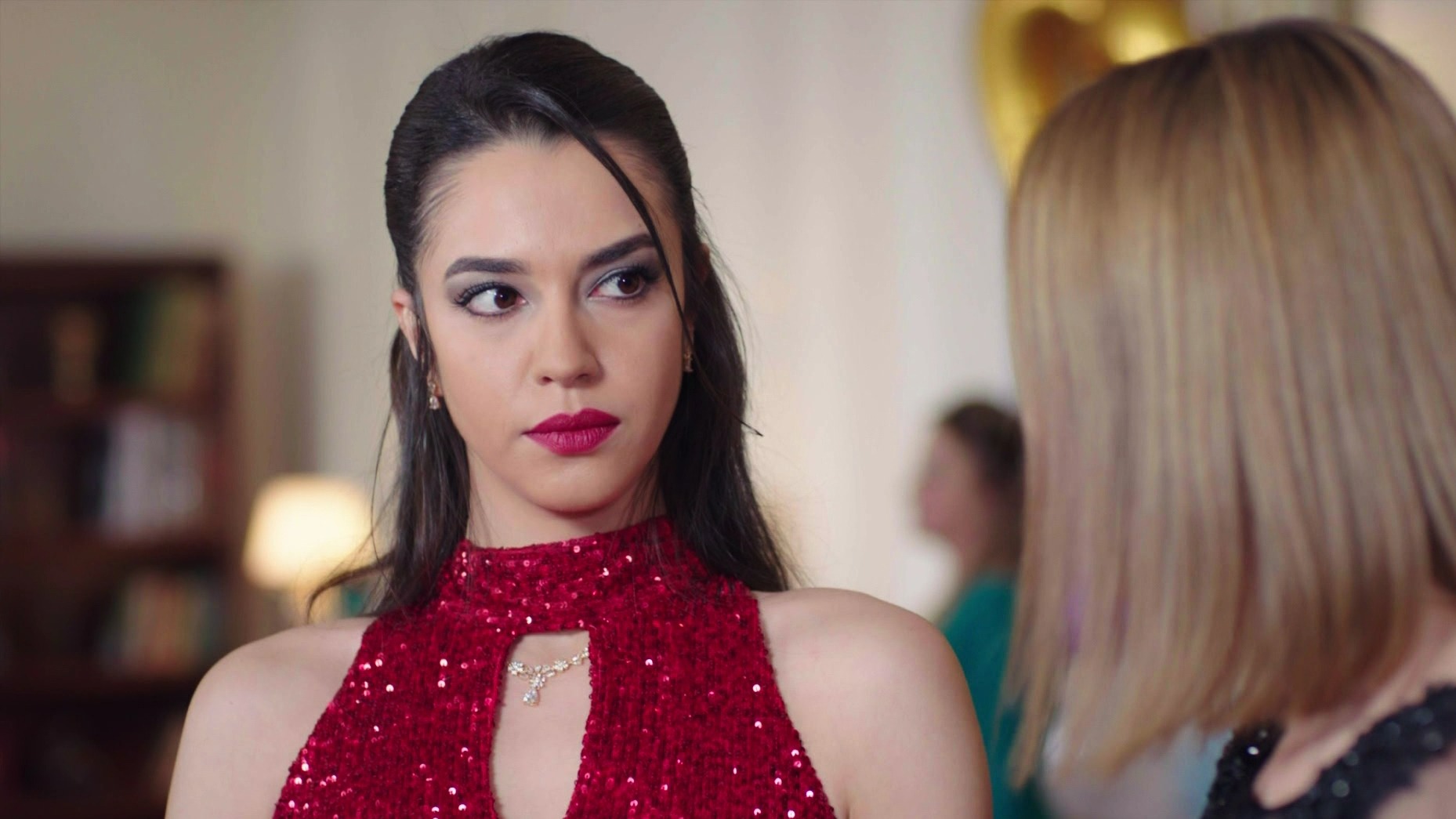 Astăzi, la Kanal D2, de la ora 18:00, în serialul Instinct de mama ...