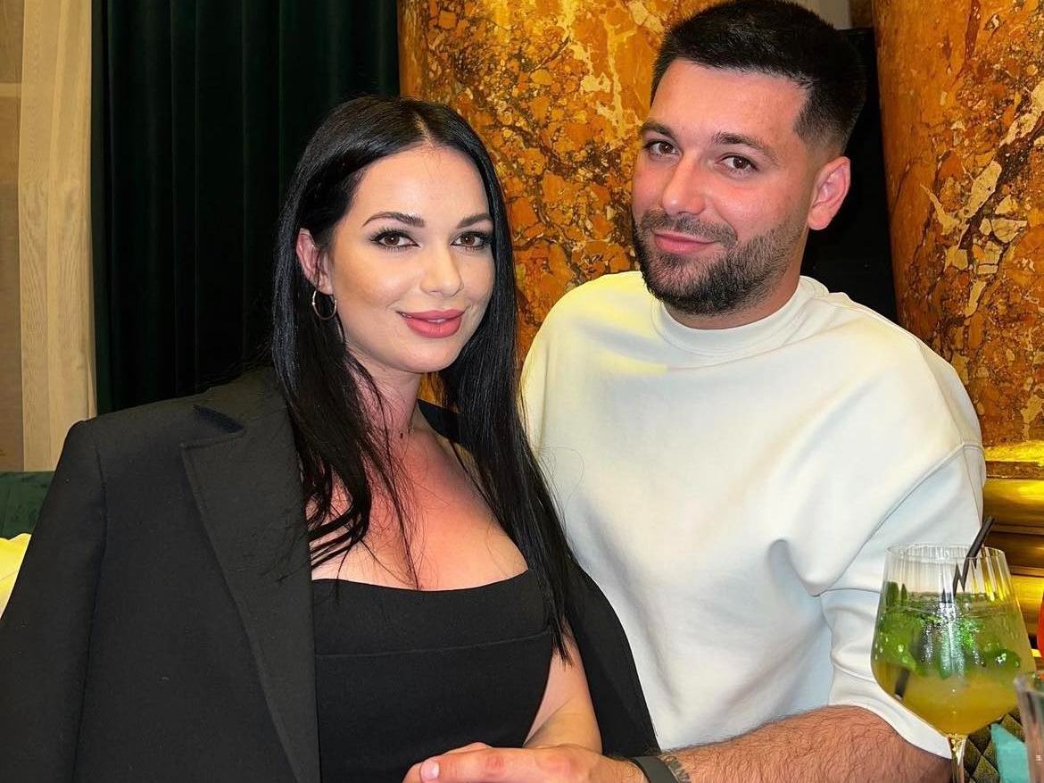 “Aniversare de 3 ani” Deea Maxer, luată la rost după ce a scris asta ...