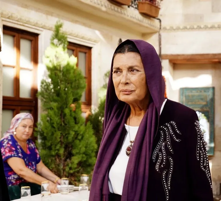 Cine este și câți ani are Nefise din serialul Melek! Iată cum arăta ...