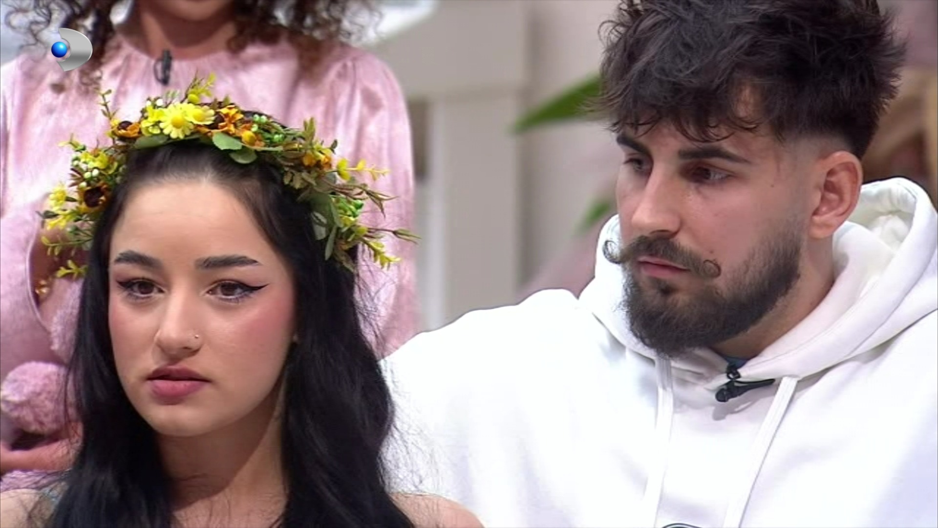 Aleyna va da cărțile pe față și va spune în fața tuturor ce se întâmplă ...