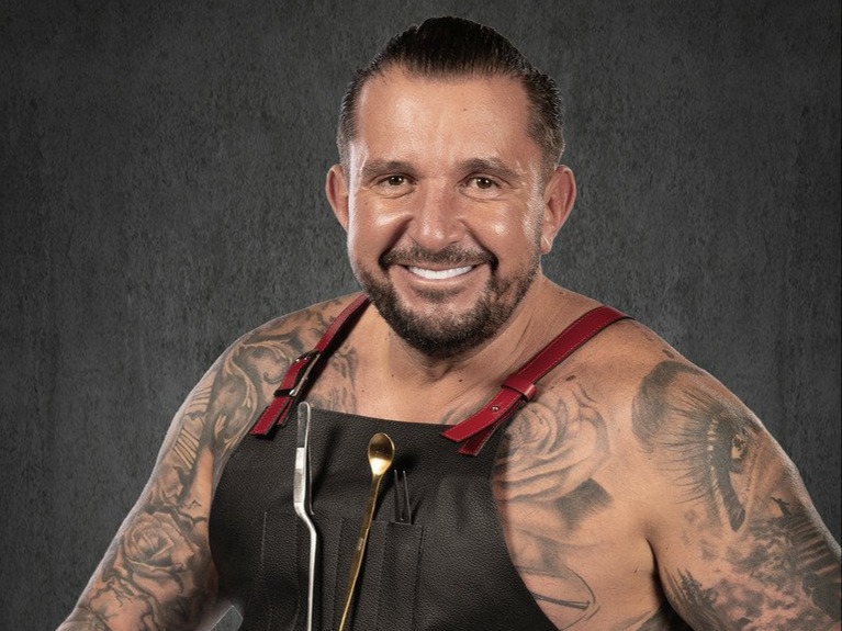 Cine este Iulian Olaru, bucătarul de renume de la “Insula de 1 milion ...