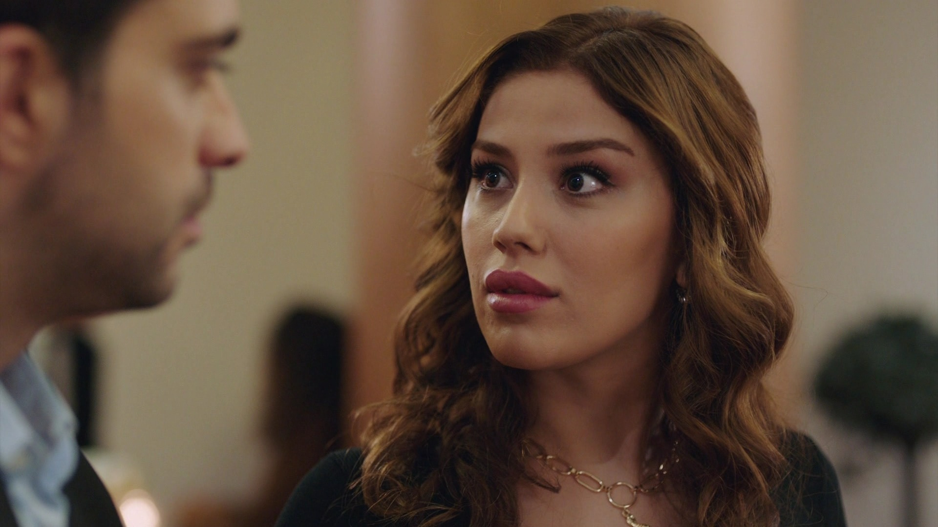 Cine este și câți ani are Hamide Akkuş, care dă viață personajului ...