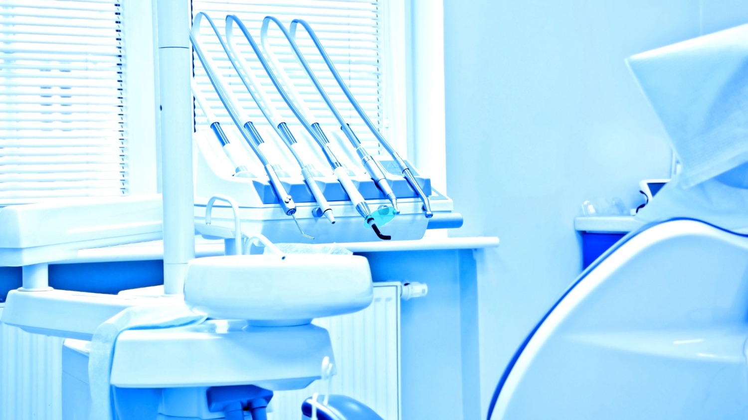 Clinică dentară care oferă de 25 de ani entuziasm și dăruire pentru ...