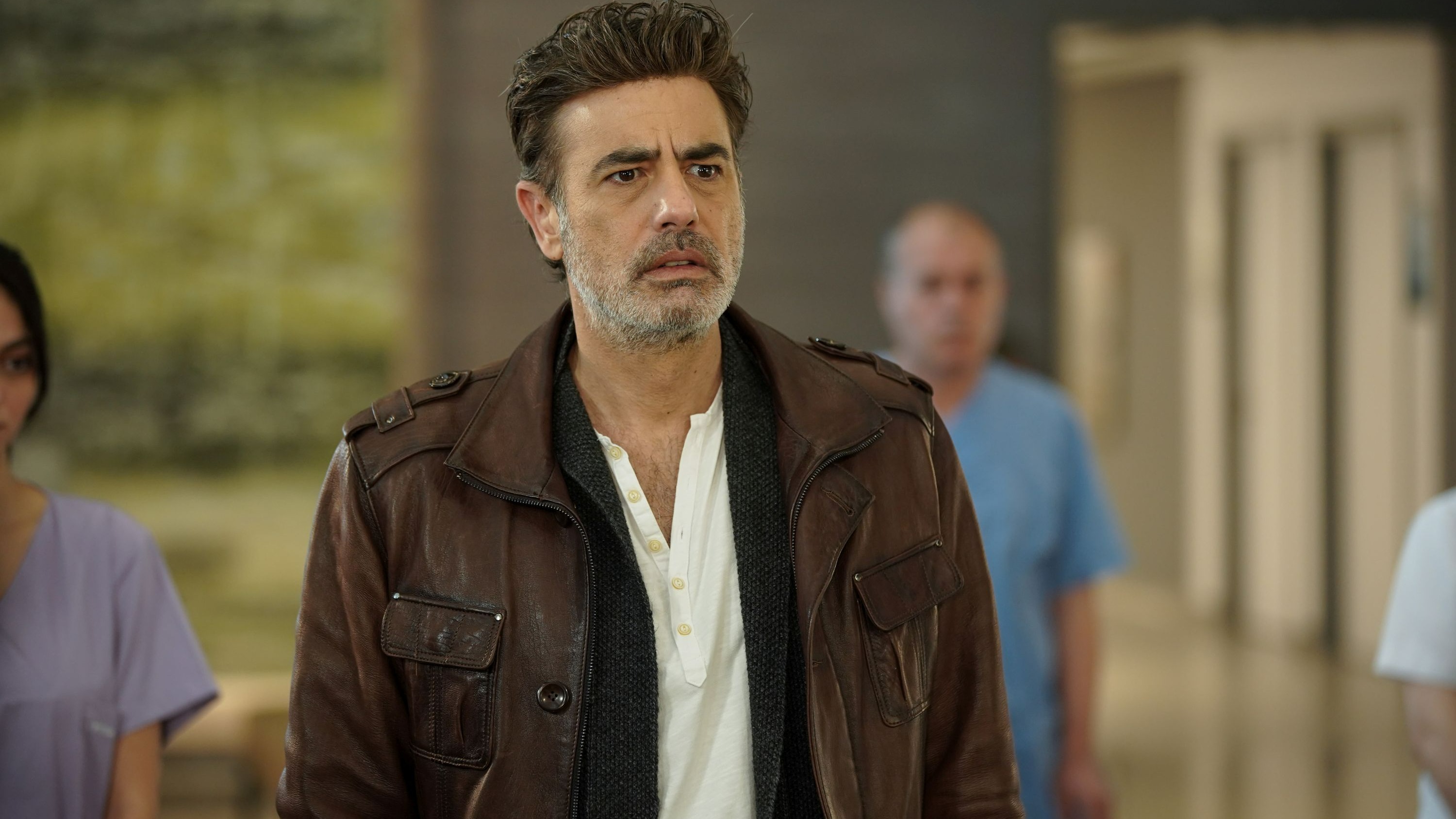 Tayanç Ayaydın, care joacă rolul Güven Aydın, tatăl lui Yaman din ...