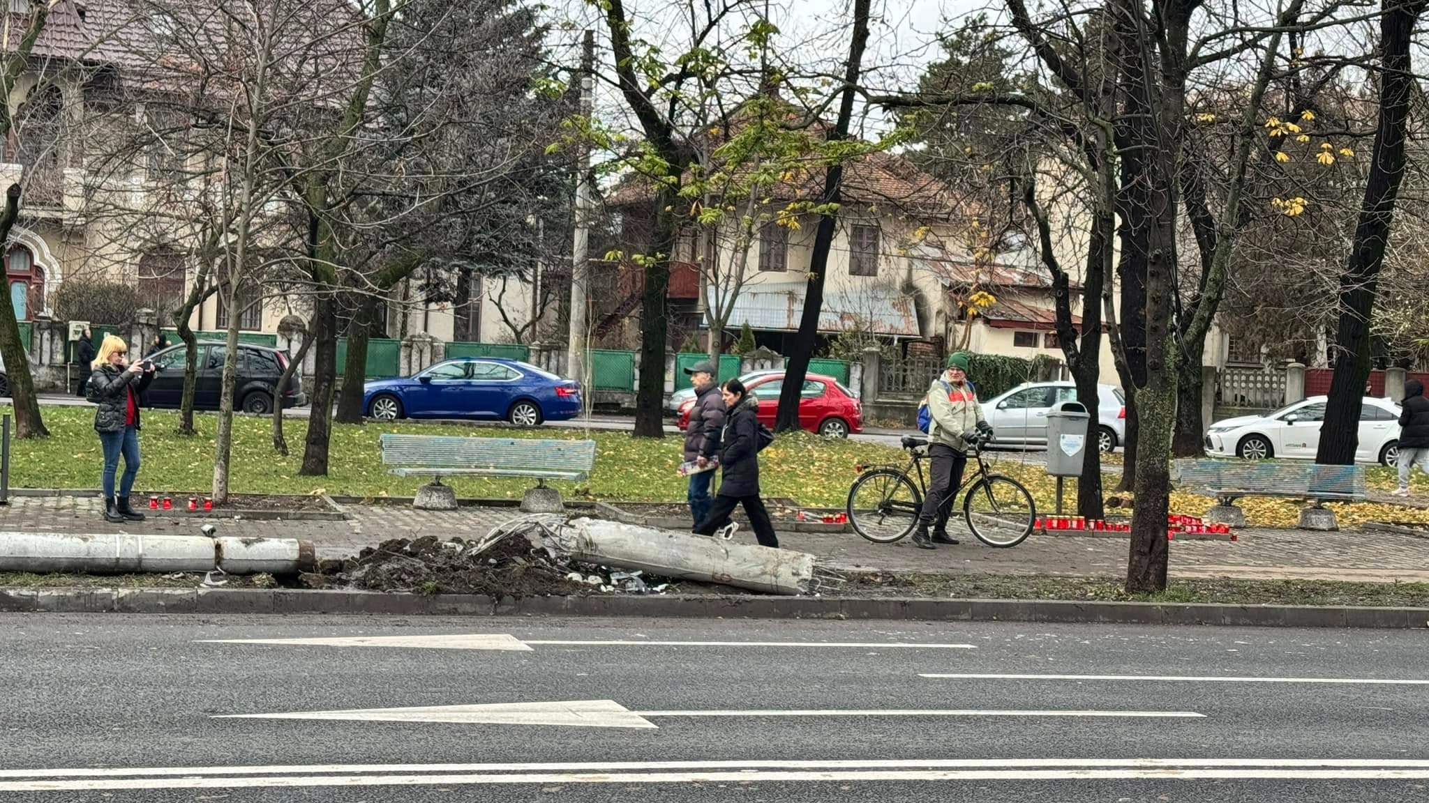 Imaginile durerii de la locul tragediei din Ploiești, în care doi ...