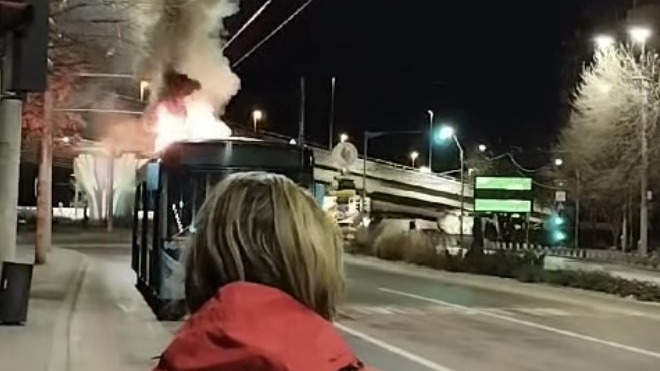 Un autobuz STB a luat foc azi dimineață în București! Ce s-a întâmplat cu pasagerii. Pompierii ...