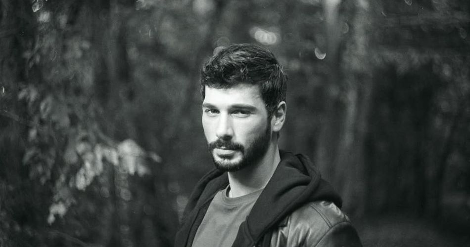 Deniz Can Aktaş, care dă viață personajului principal Halil İbrahim ...