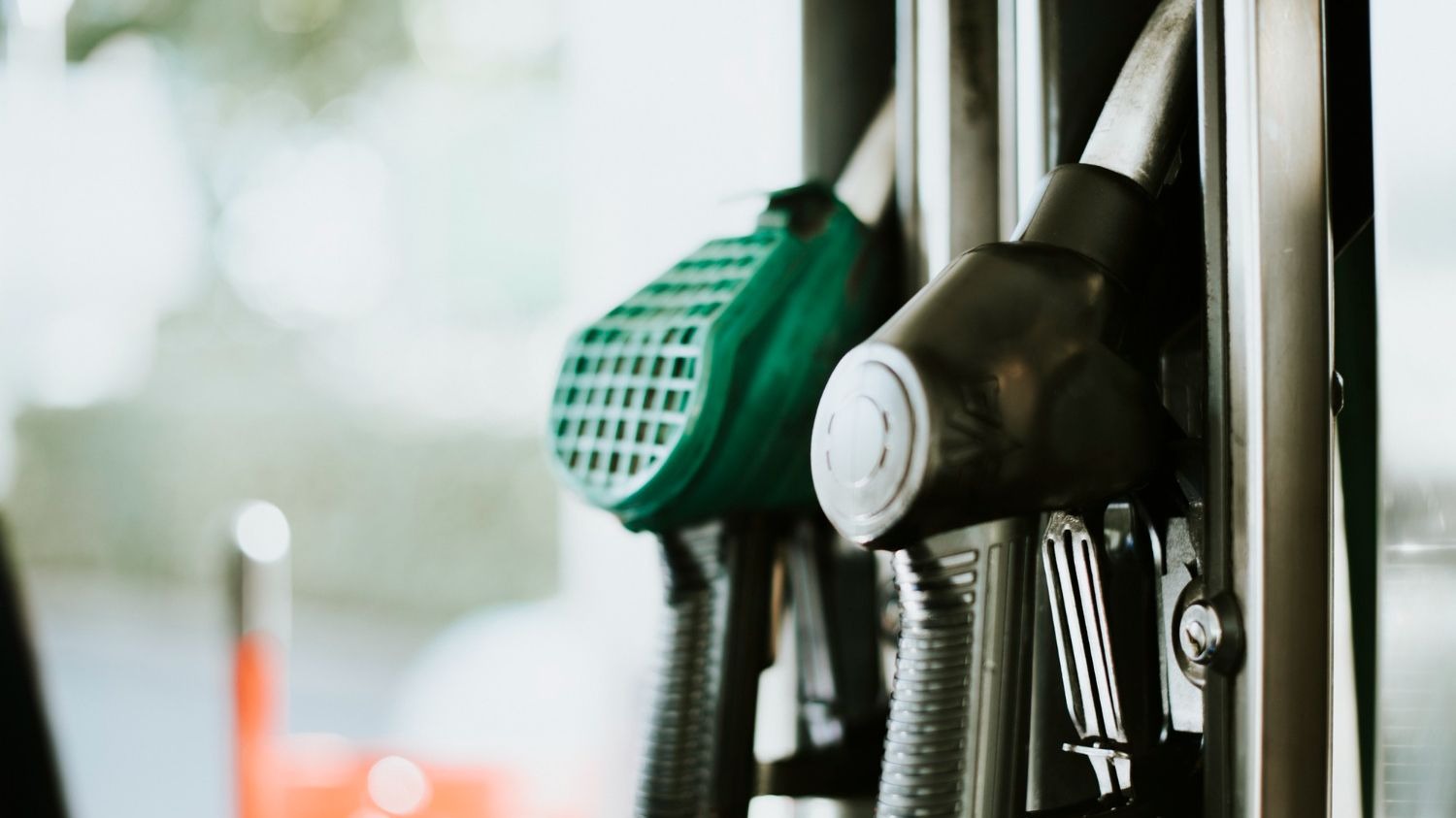 Preț carburanți joi, 11 septembrie 2025: Cu cât se vinde joi litrul de ...
