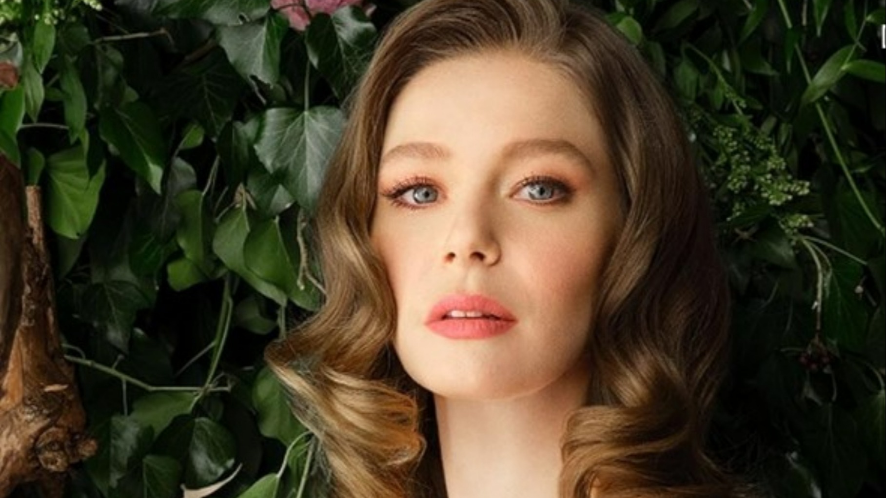 Când începe noul serial turcesc "Fata de la fereastră" la Kanal D? Care sunt zilele și ora de ...