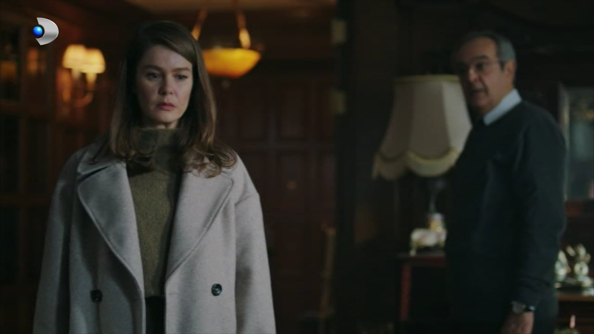 Rezumat episodul 24 „Fata de la fereastră”, difuzat în 7 noiembrie la Kanal D: Feride îi ascunde ...