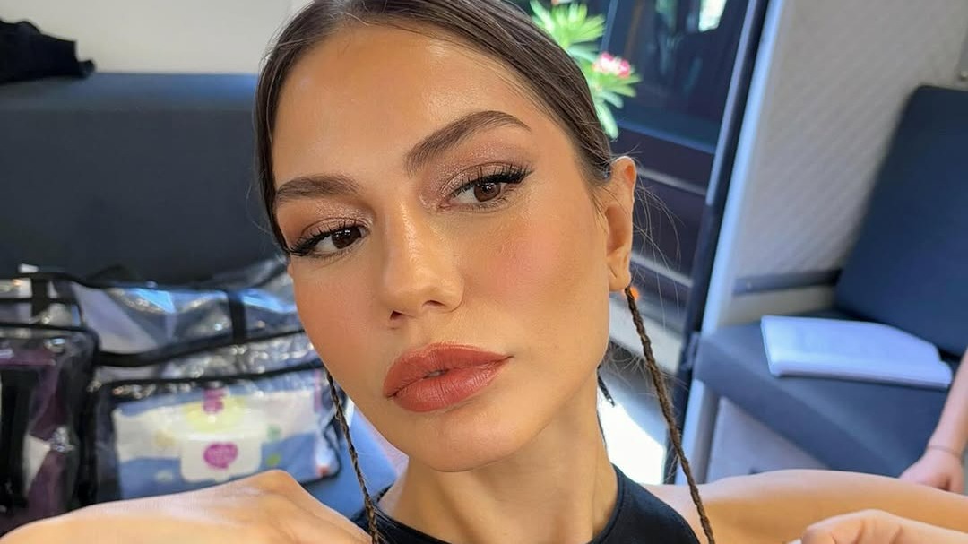 Demet Özdemir, protagonista serialului „Prizoniera destinului”, iubește ...