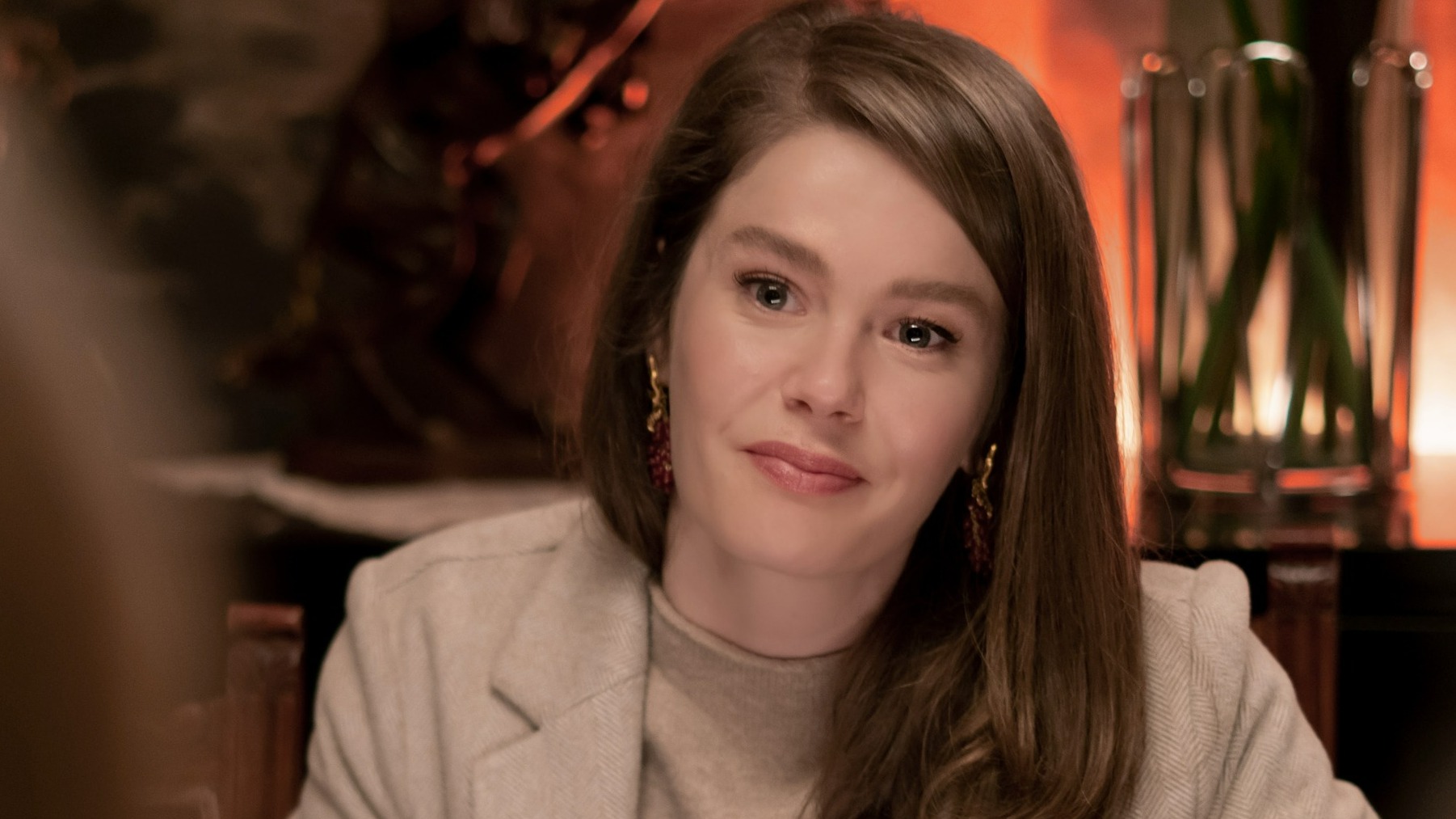 Burcu Biricik, protagonista noului serial "Fata de la fereastră ...