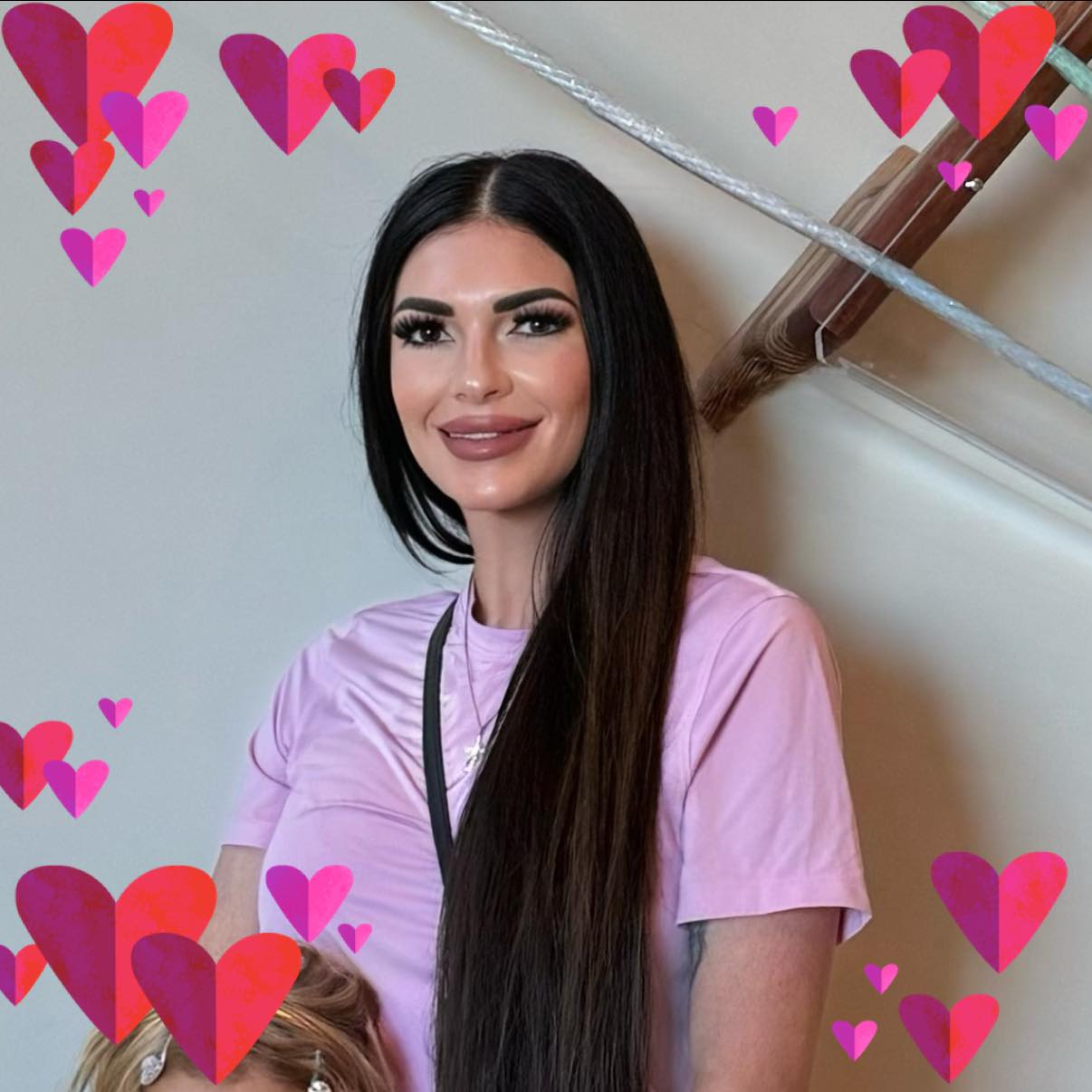 O mamă și gemenii ei au fost împușcați în propria locuință. Tragedia a ...