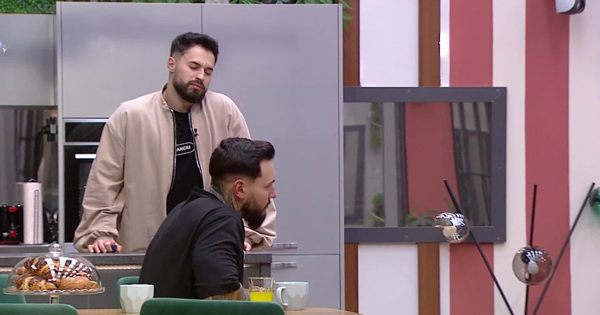 VIDEO: Băieții cheamă pentru prima oară fetele în camera roșie, iar ...