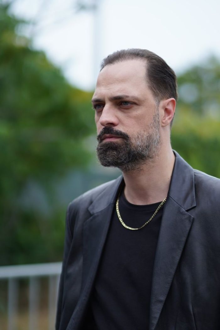 Cine este și câți ani are Ertan Saban, actorul care joacă rolul ...