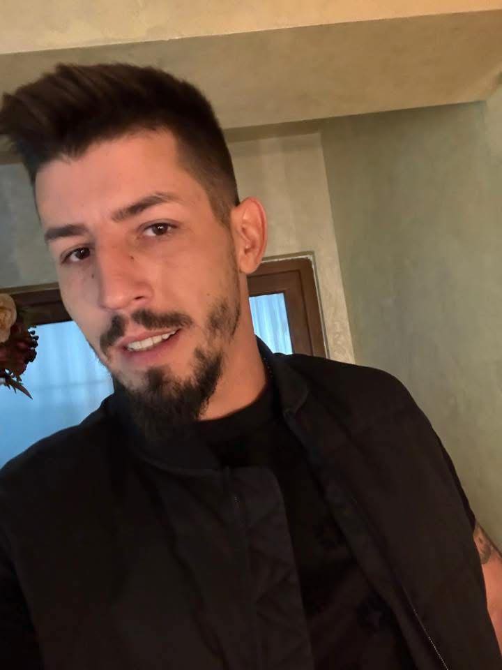 Robert, un tânăr român de 32 de ani, a fost găsit fără viață. Era dat ...