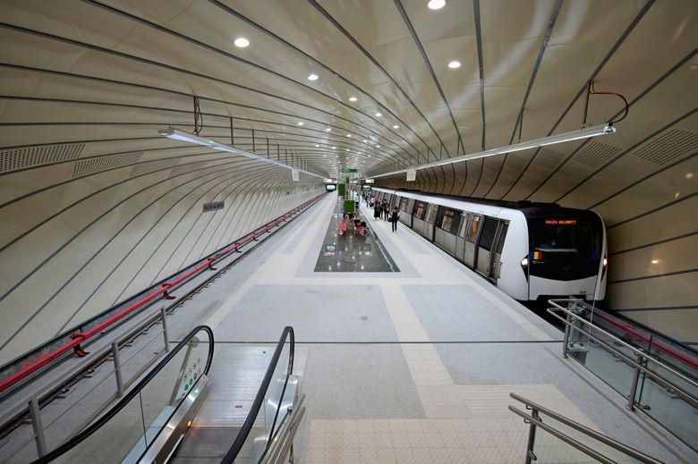 Este haos la metrou. Un tren de pe Magistrala 2 a fost retras în ...