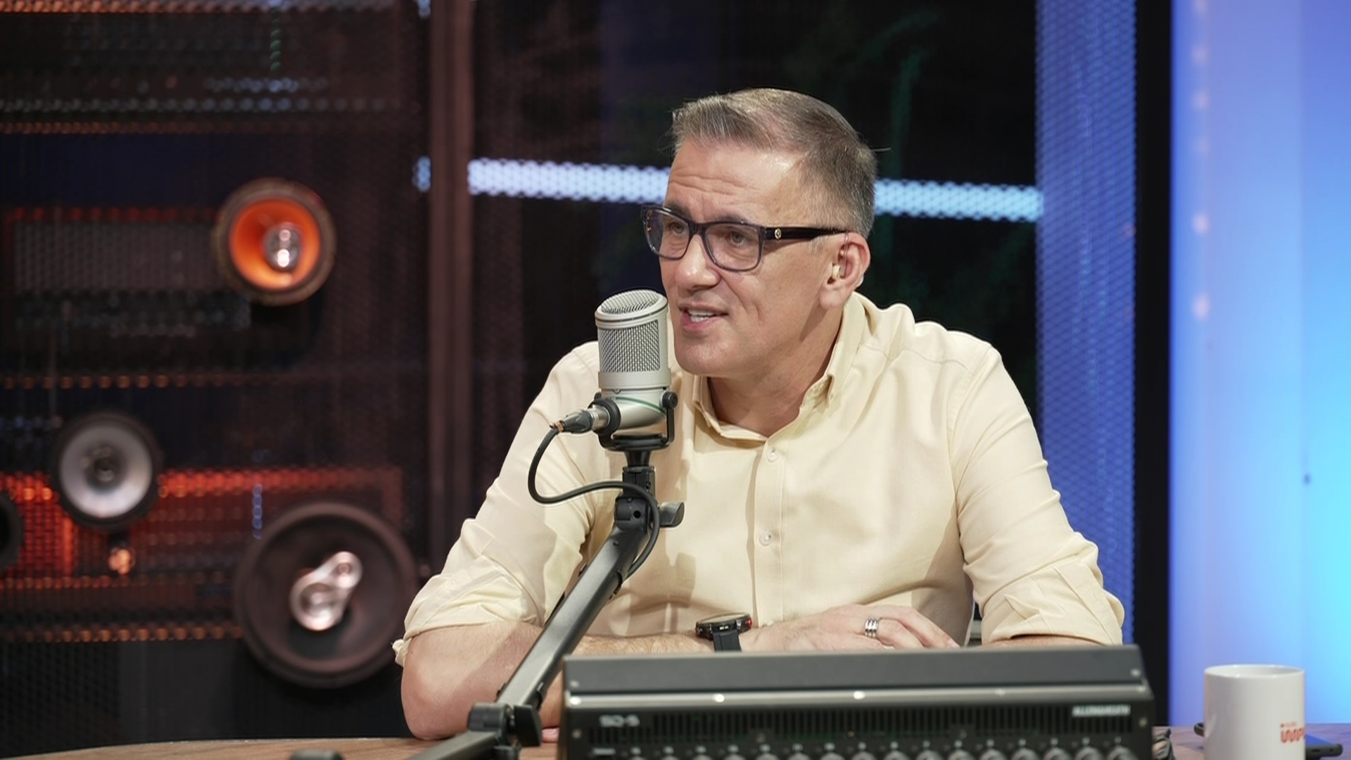 Zoli Toth ne arată cum să „privim” altfel muzica, la „Invitatul de 12 ...