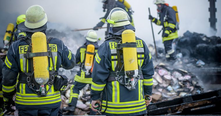 Un bărbat a fost găsit fără viață în locuința cuprinsă de foc, în ...