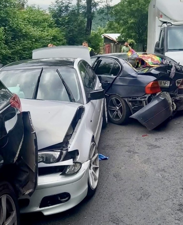 Trei victime pe DN7, Valea Oltului, după ce cinci mașini s-au ciocnit ...