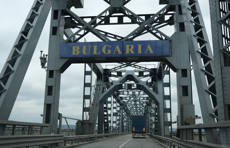 Șoferii care nu mai plătesc taxa de pod, pe 20 iunie, la vama Giurgiu ...