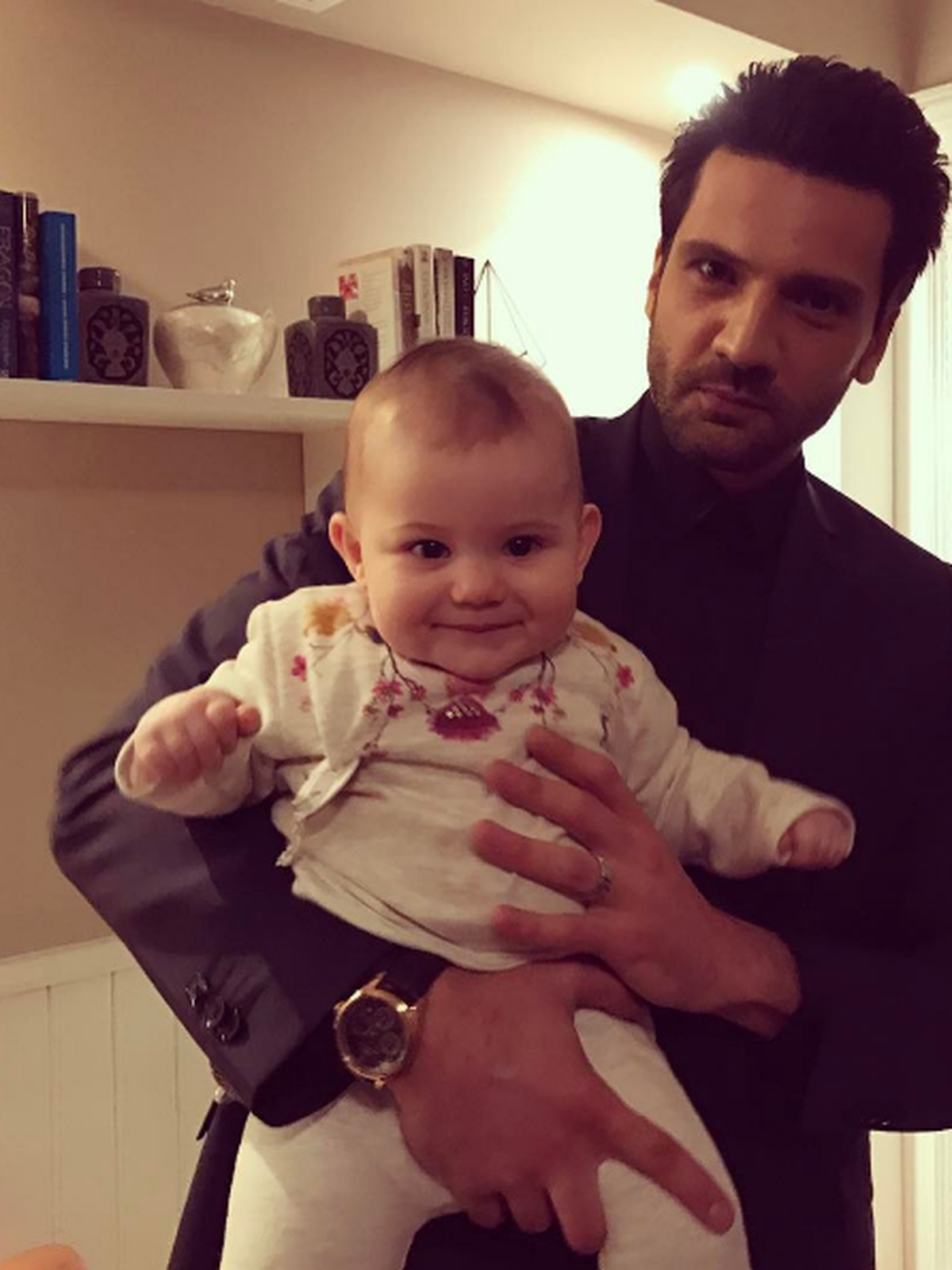 Ea este cea care l-a facut mereu sa zambesca! Iata cat de apropiati ...