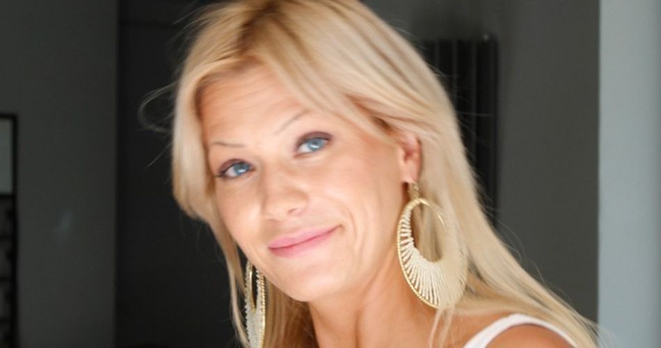 Simona Sensual se ia de fata cu cei mai mari sâni naturali din România ...