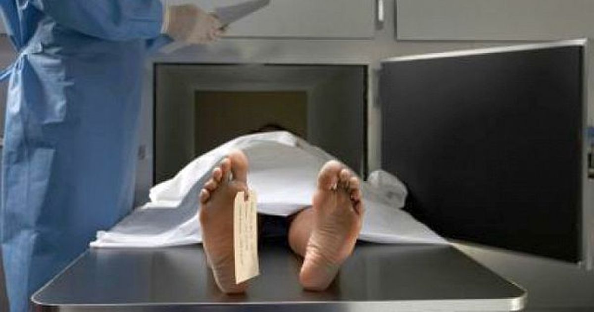 Era la morga si se pregatea sa inceapa o autopsie, dar cand a ridicat ...