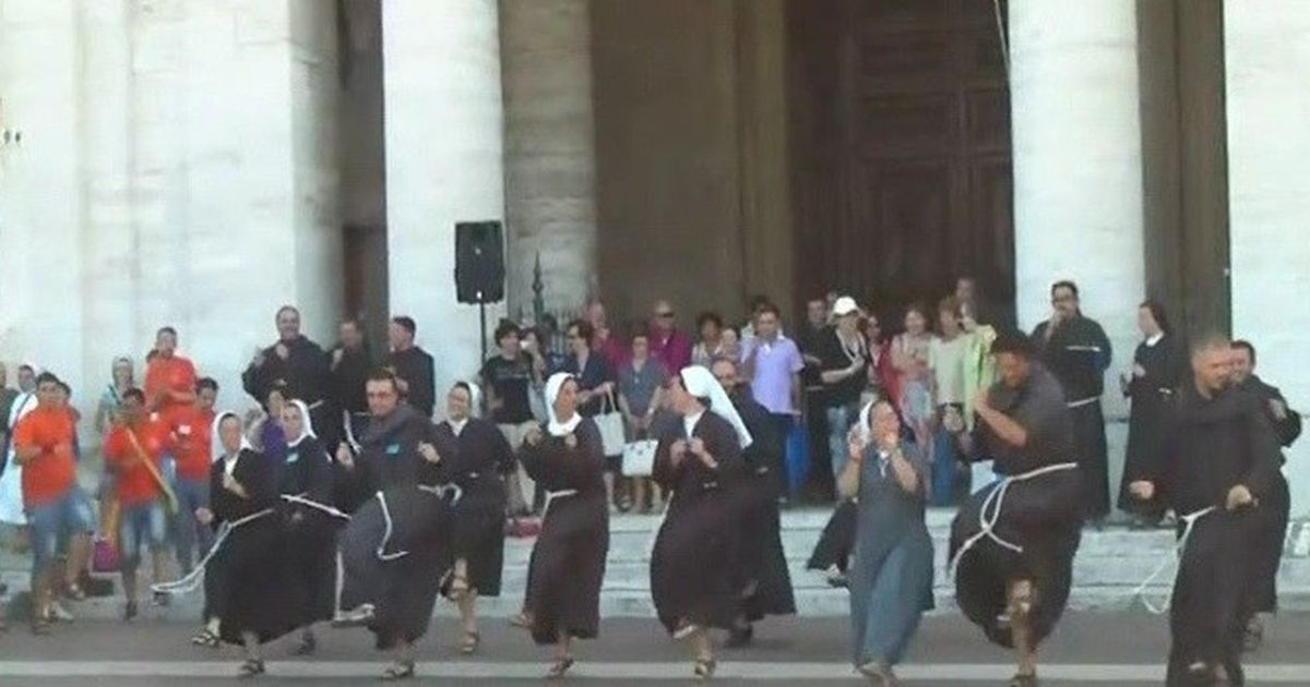 Imagini de senzatie cu mai multi calugari franciscani! Au uluit ...