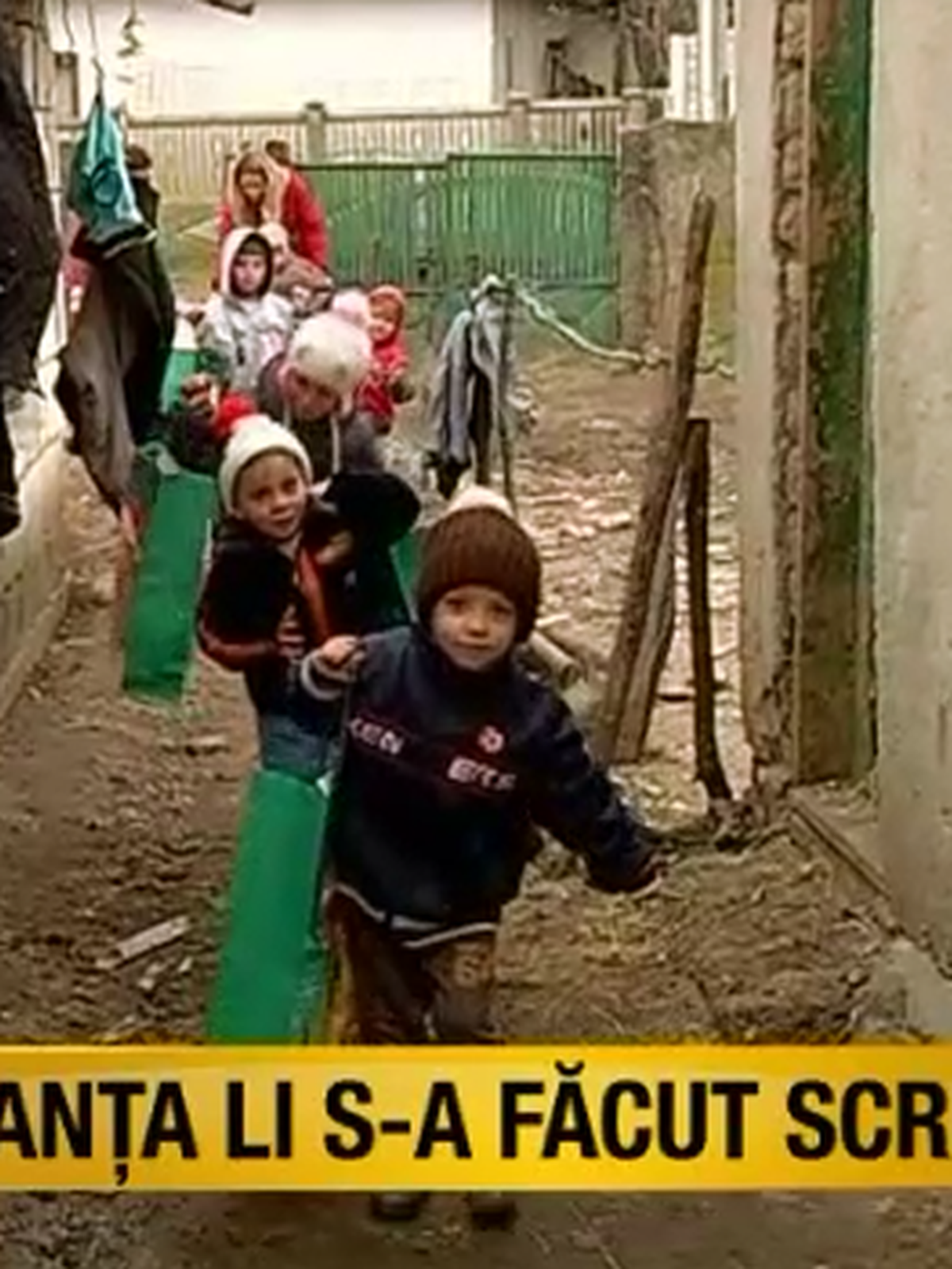 Atunci cand Dumnezeu iti ia cu o mana iti da cu alta! Opt copii sarmani ...