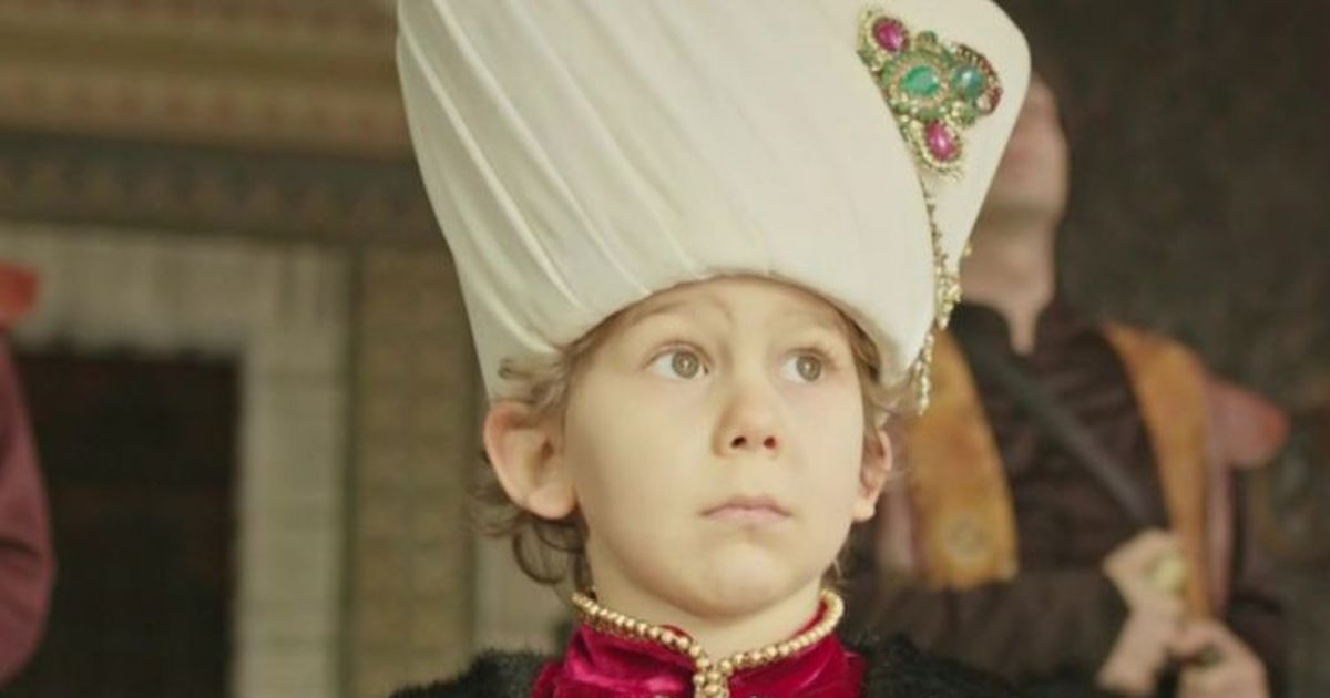 Micul actor Alihan Turkdemir (Printul Mustafa) a cucerit inima multor ...
