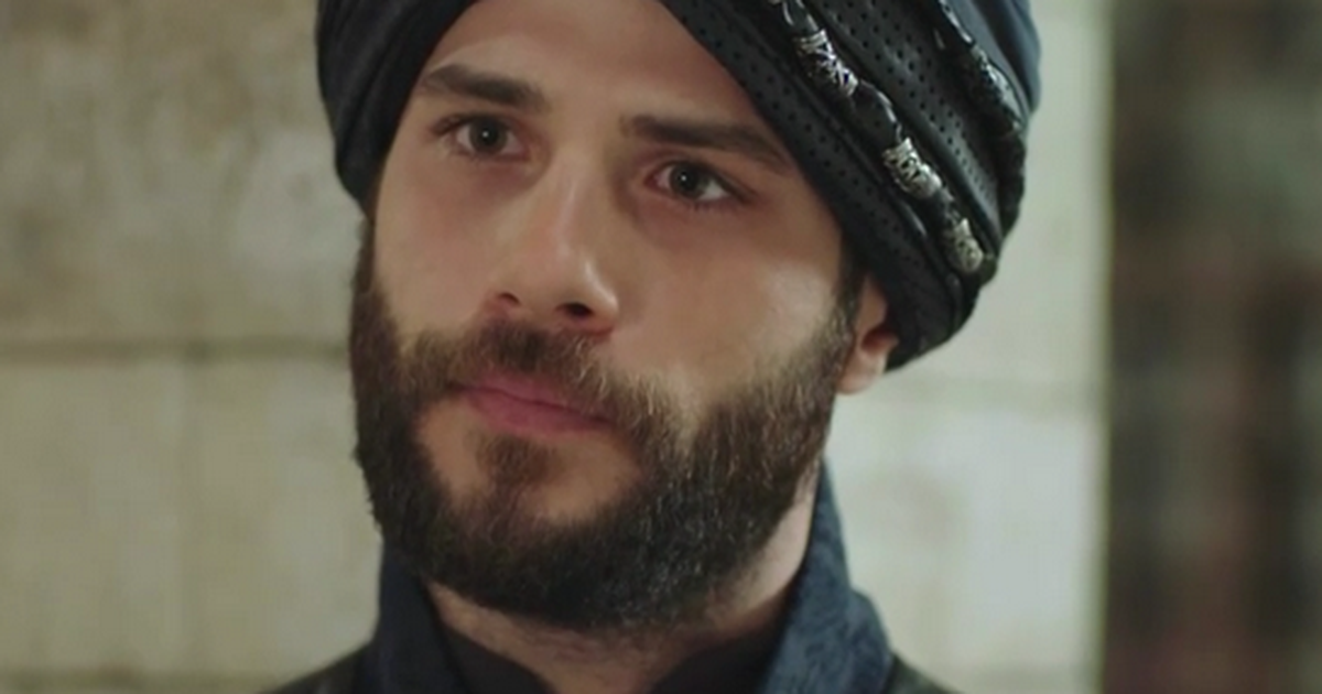 Berk Cankat (Iskender), un sex-simbol al Turciei! Acesta a fost declarat actorul anului 2015 ...