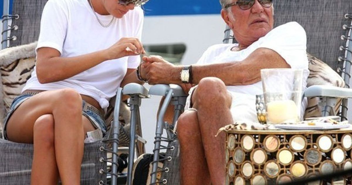 Ce CREDETI despre cuplul din imagine? Oare SE IUBESC cu adevarat ...