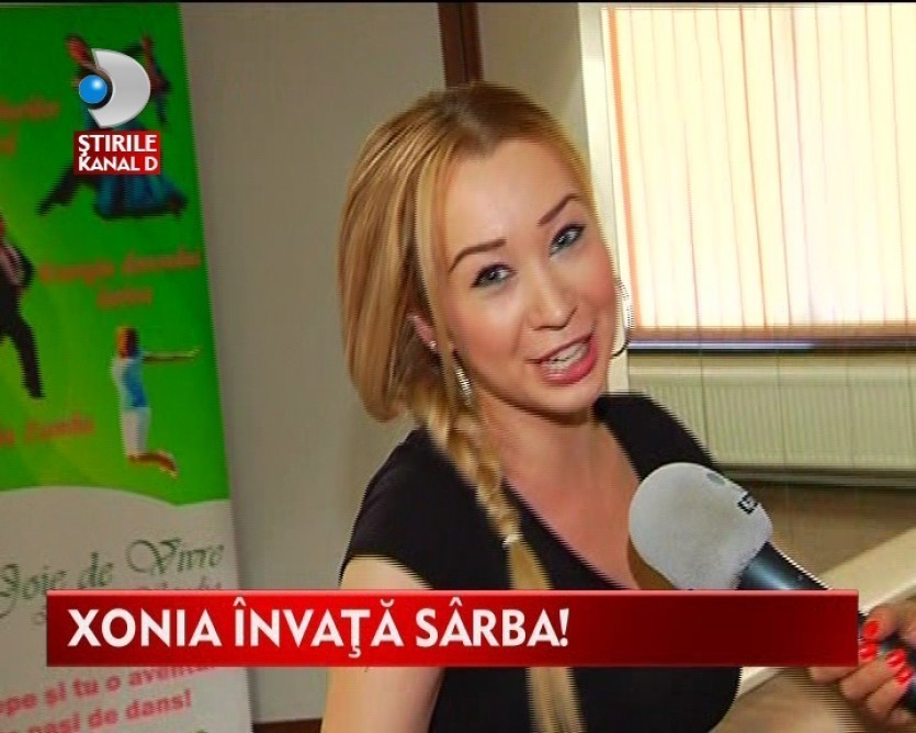 Cantareata australiana Xonia inavata dansuri populare romanesti VIDEO ...