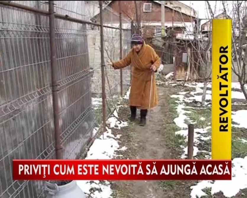 CAZUL IMPRESIONANT al batranei care urca si coboara din curte pe o ...