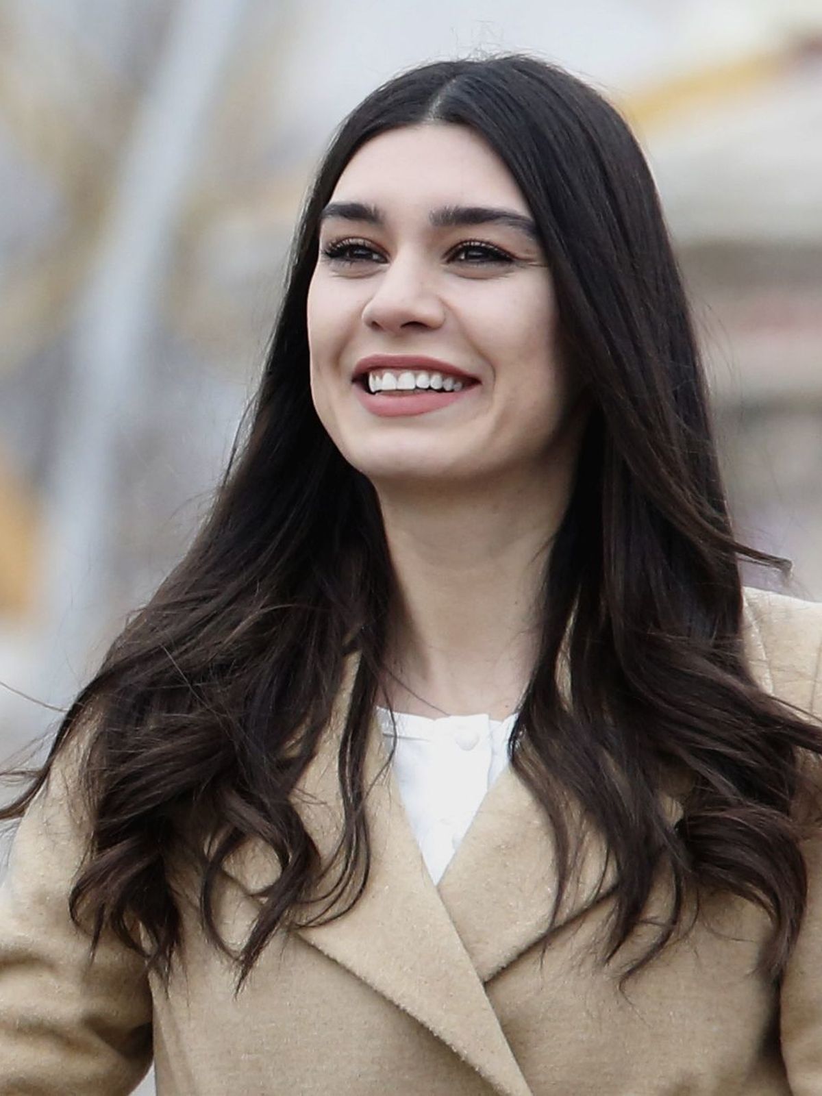 Burcu Kiratli, Mavi din serialul “Dragoste si ura”, fana declarata a ...