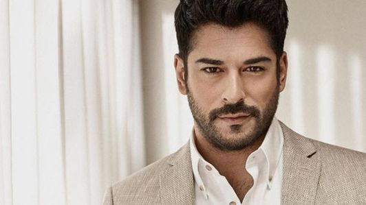 Bravo, ai stil, Burak Ozcivit! Carismaticul actor a devenit imaginea ...