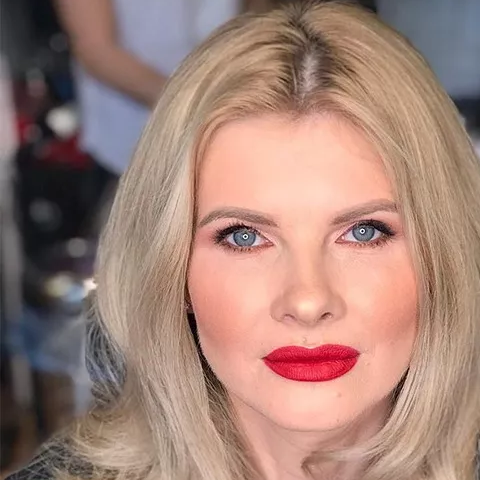 A invins cancerul si acum e "avocatul” copiilor bolnavi. Povestea ...