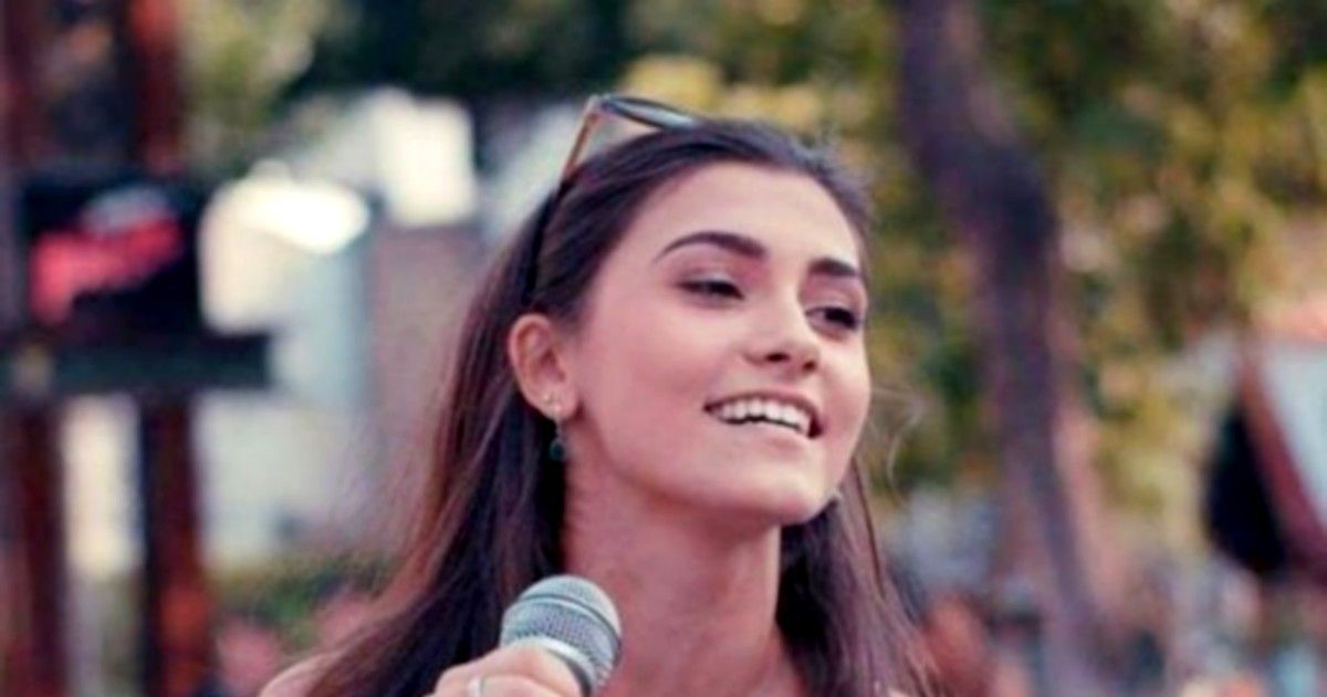 Cântăreața Andreea Rodiana Fumu a murit la doar 18 ani - Kanal D Romania