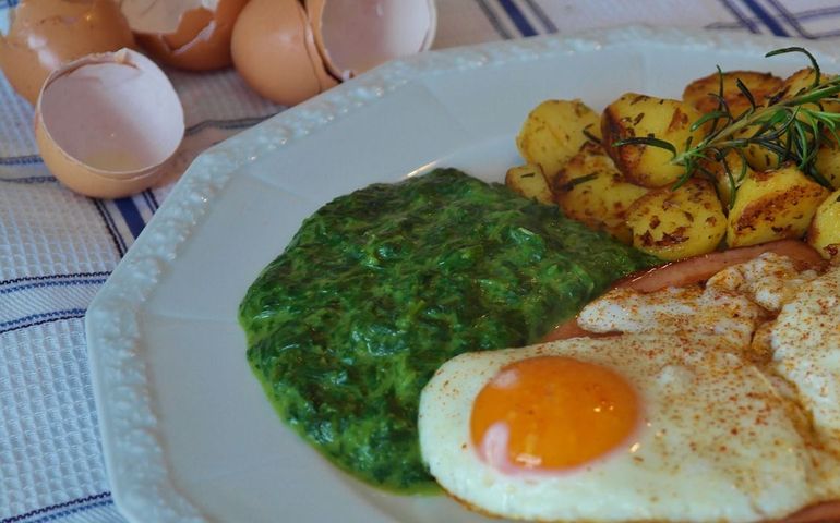 Spanac sote cu ou: cum faci ca sa iti iasa cremos - Kanal D Romania