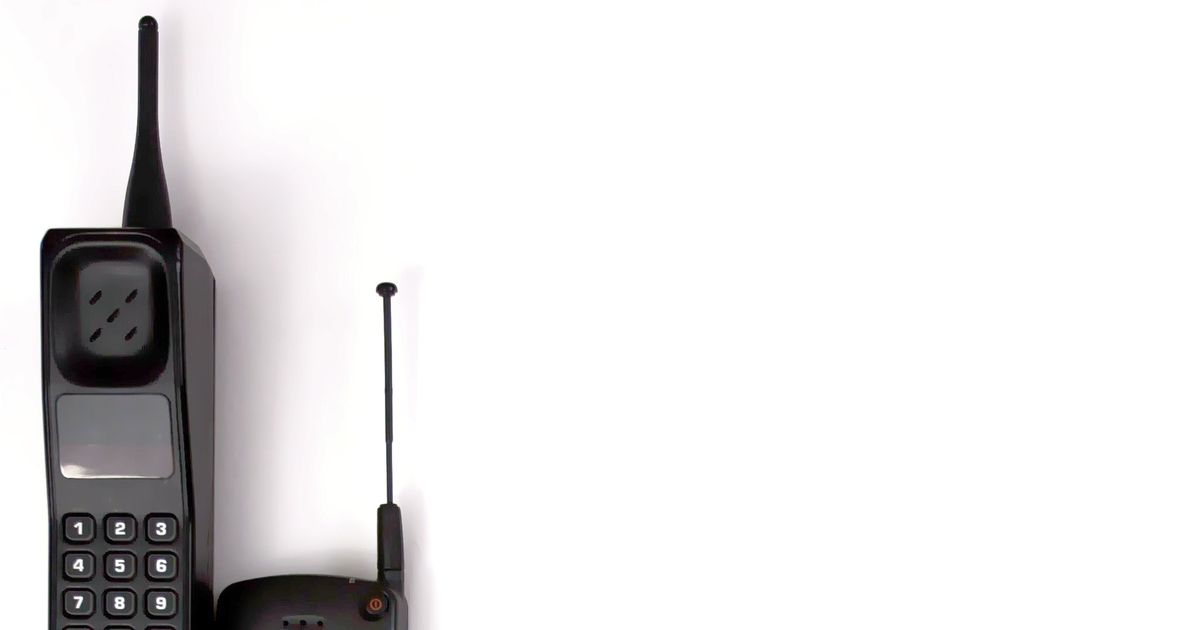 Cum arăta primul telefon mobil și cine a fost creatorul acestuia ...