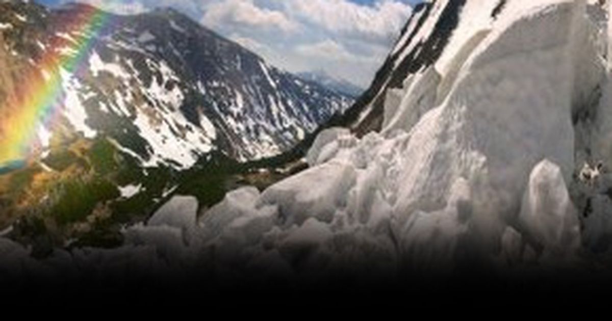 VIDEO - În Munții Bucegi este risc uriaș să fie o avalanșă puternică ...