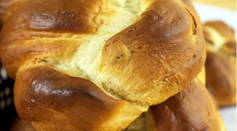 Reţetă de colaci pufoşi pentru pomenirea morţilor - Stirile Kanal D