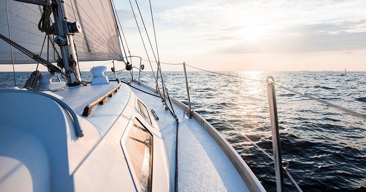 Nimic nu se compară cu plăcerea de a naviga pe ape interioare, lacuri ...