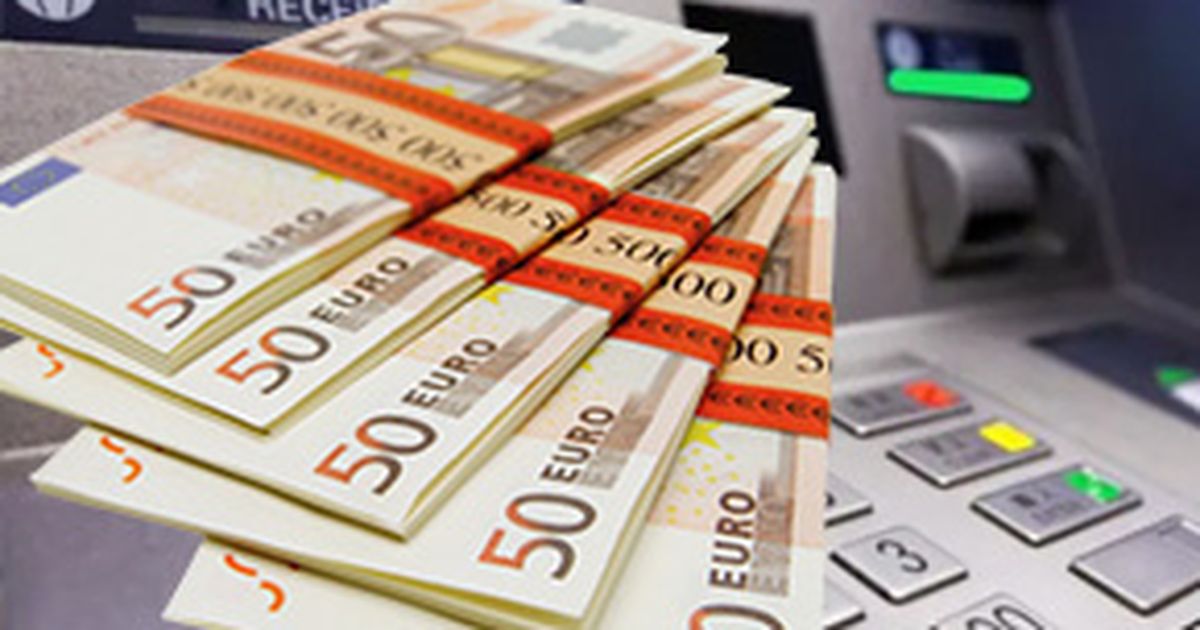 VIDEO | Un bărbat din Capitală a găsit peste 7.000 de euro uitați într ...