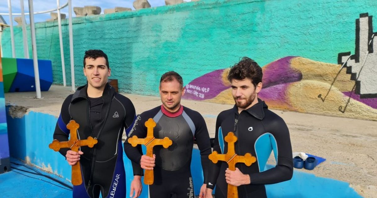 Cine sunt cei ce au recuperat cele trei cruci aruncate de Bobotează în ...