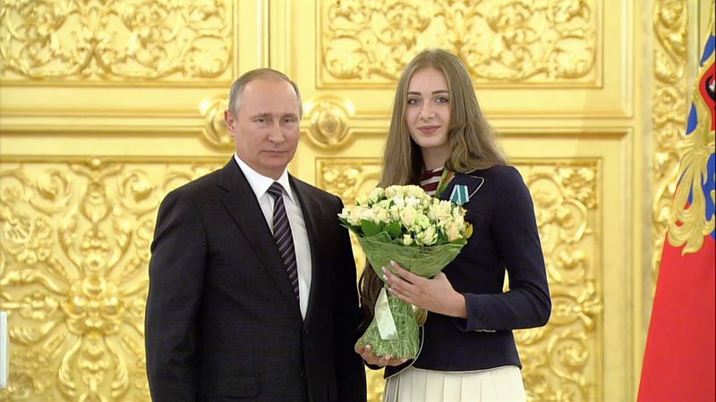 Cum arată și cu ce se ocupă fiicele lui Vladimir Putin, Maria și ...