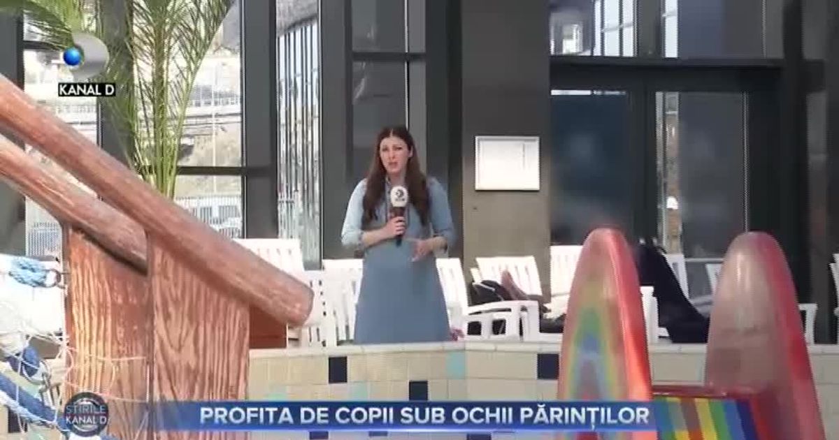 Profita de copii sub ochii părinților - Stirile Kanal D