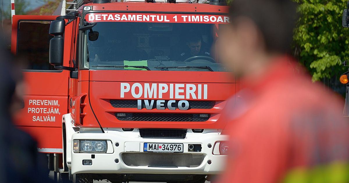 Două mari depozite din Oradea au luat foc - Stirile Kanal D
