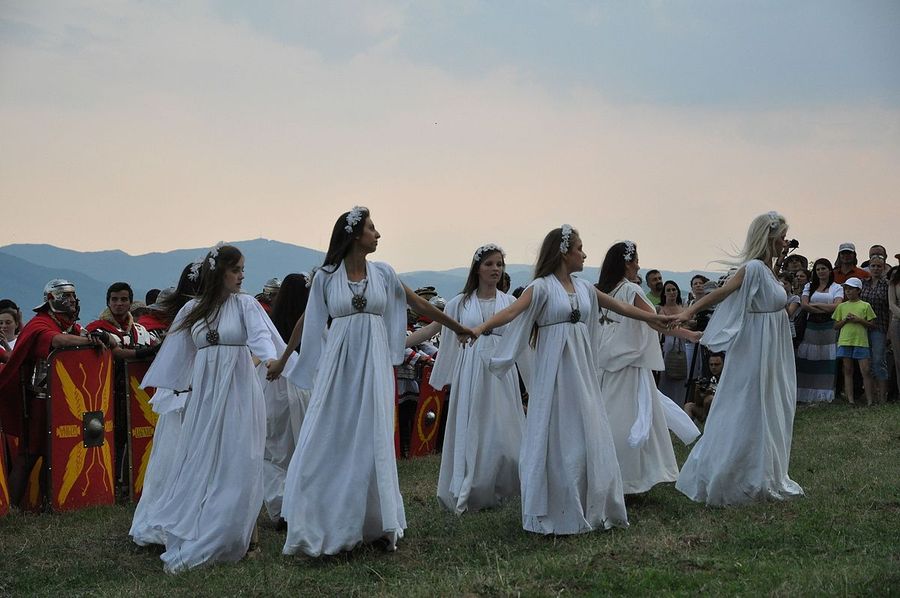 Sânzienele sau Drăgaica. Legenda, tradiții si superstiții - Stirile Kanal D